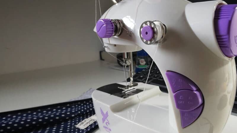 Self-Threading Sewing Machines with Automatic Needle Threader