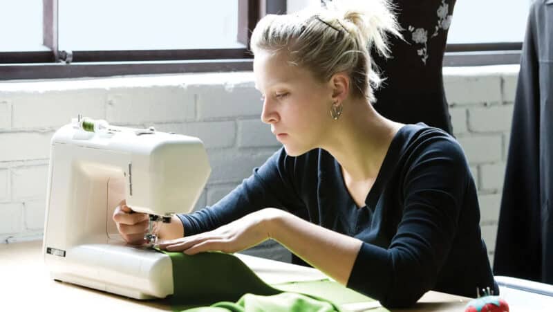 How to Set Up a Sewing Machine – A Step by Step Guide